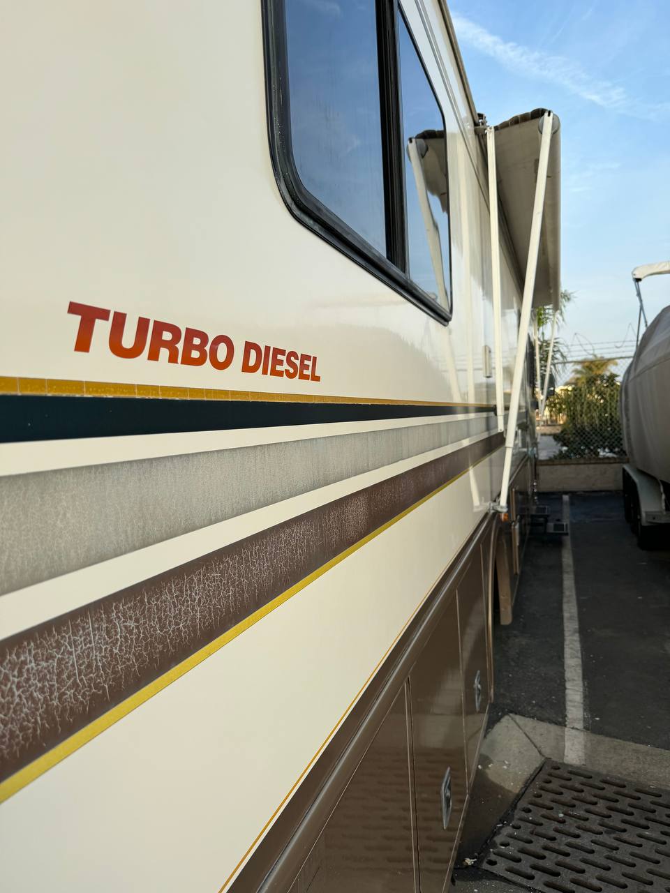 RV Body Polishing - RV Repair by Custom way in California